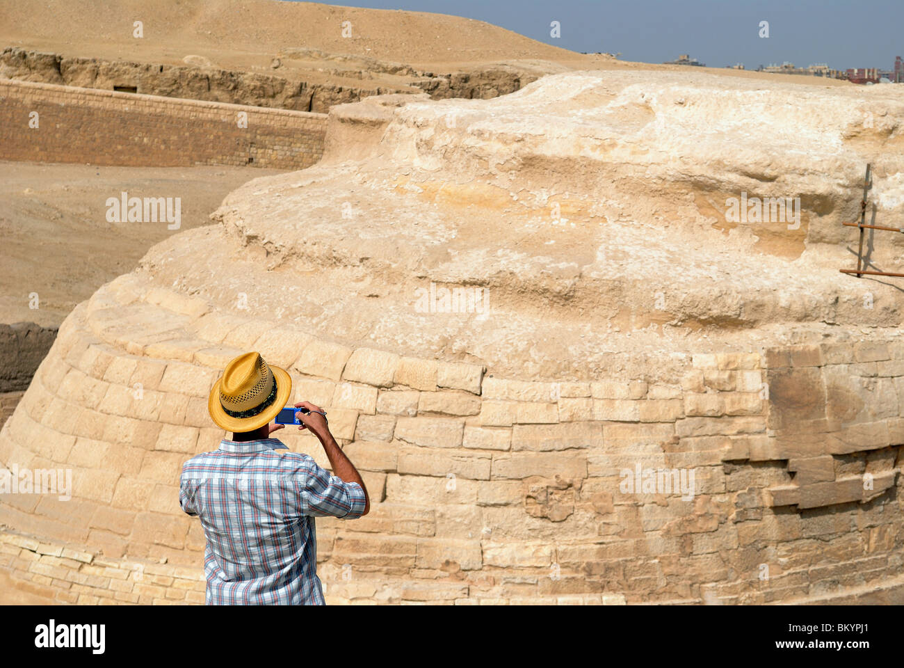 Back of sphinx egypt hi-res stock photography and images - Alamy