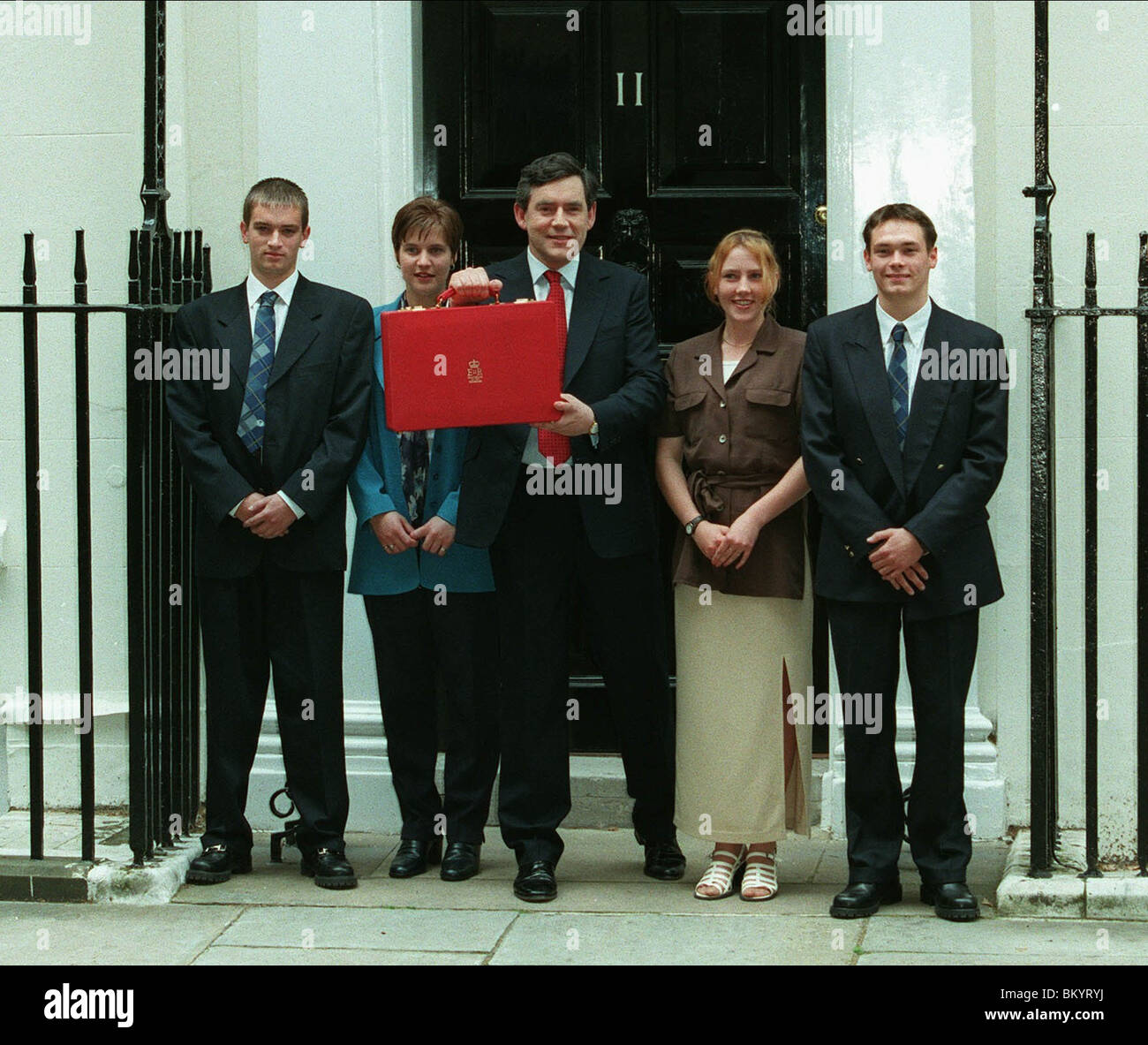 GORDON BROWN WITH THE STUDENTS WHO MADE THE NEW BUDGET BOX 08 July 1997 ...