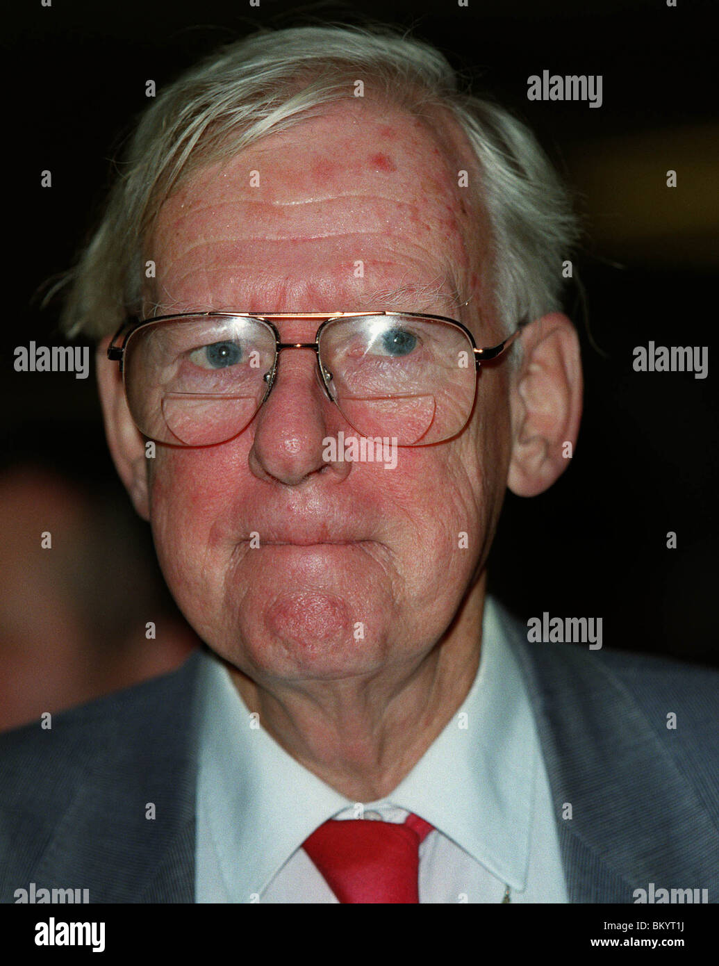PETER SHORE MP LABOUR PARTY 04 November 1997 Stock Photo - Alamy