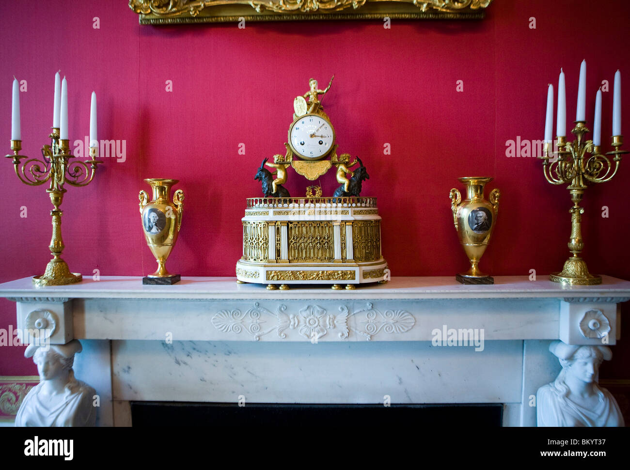 Red room white house dc hi-res stock photography and images - Alamy