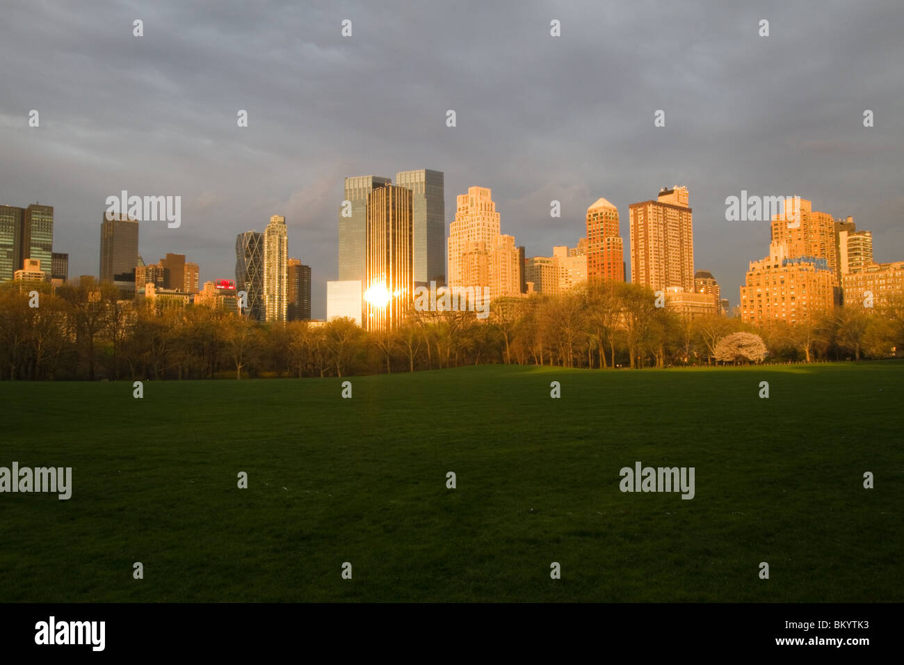 Central park sunrise hi-res stock photography and images - Alamy