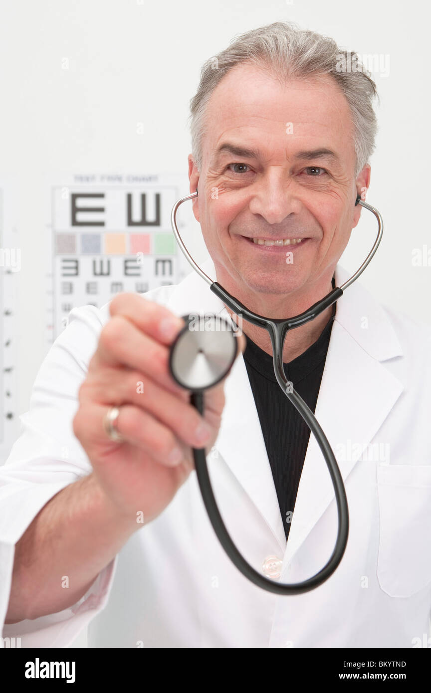 Portrait of a senior doctor Stock Photo - Alamy