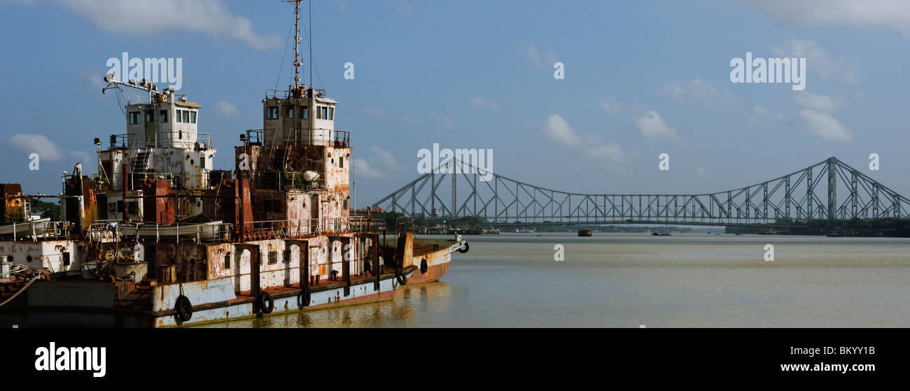 Boat with a bridge in the background, Howrah Bridge, Hooghly River ...