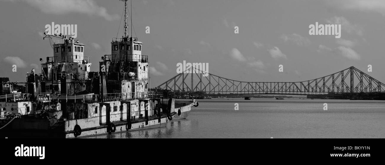 Boat with a bridge in the background, Howrah Bridge, Hooghly River ...