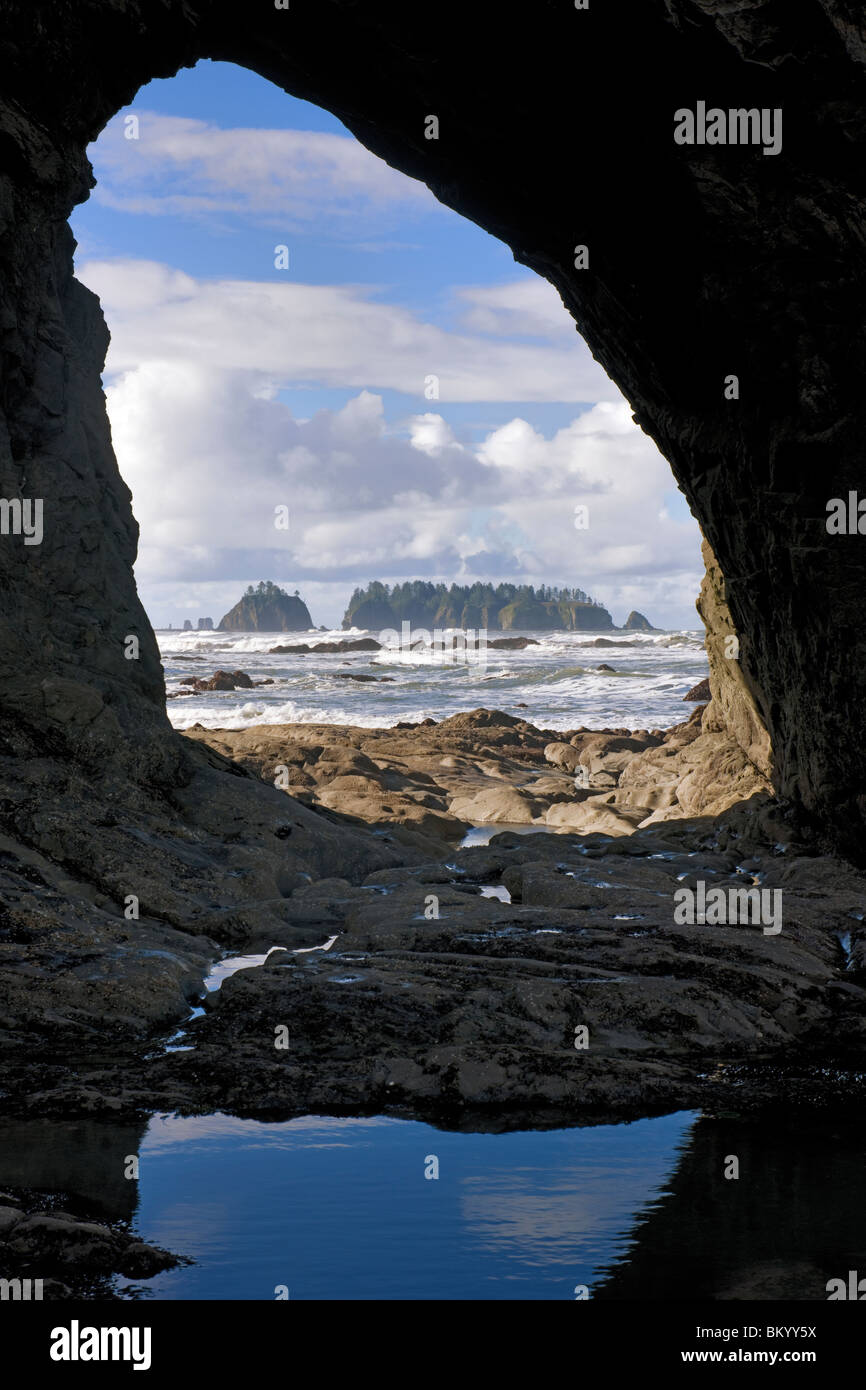 Low tide at Washington's Rialto Beach allows this view through Hole in ...