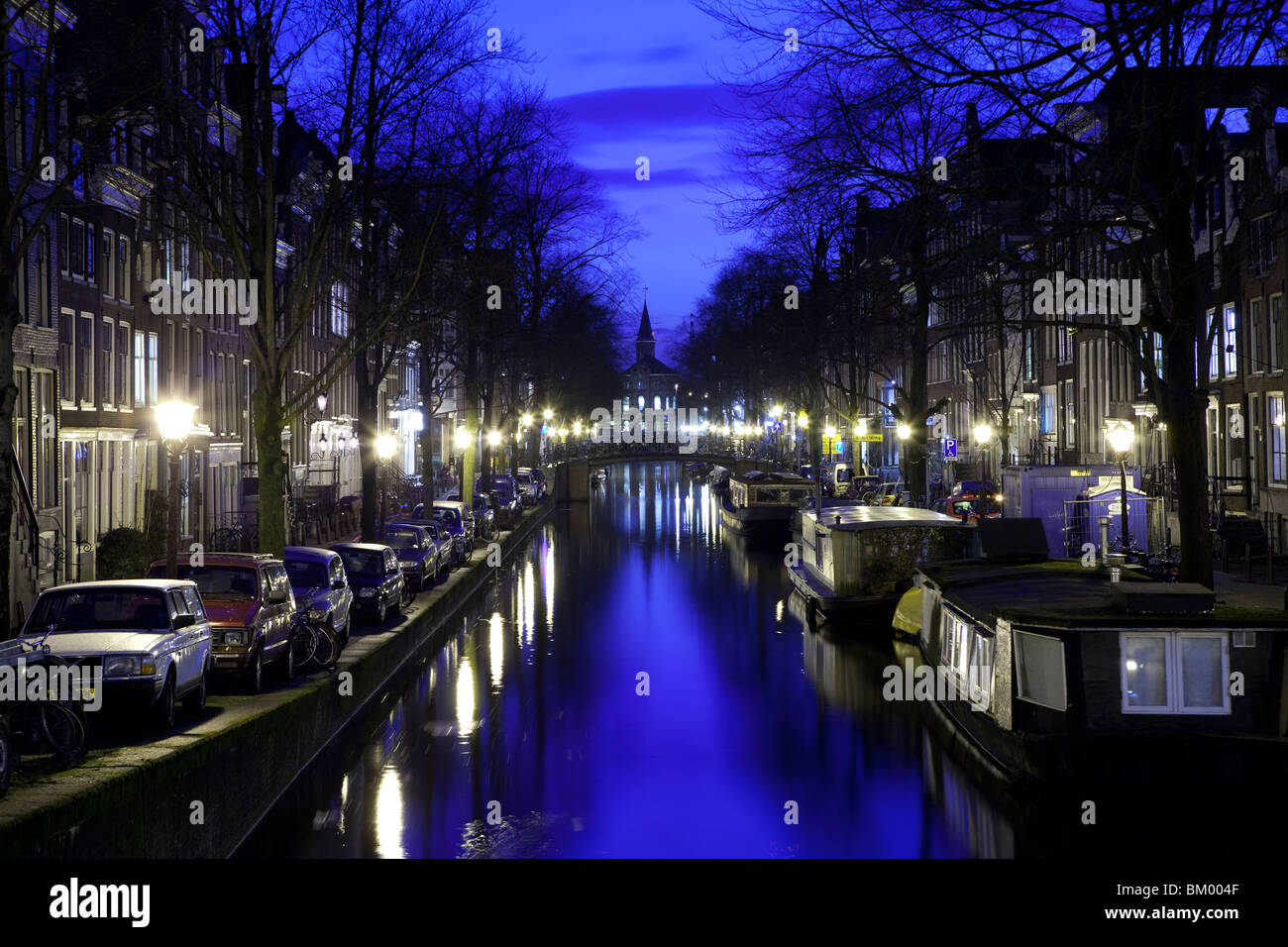 Amsterdam at night hi-res stock photography and images - Alamy