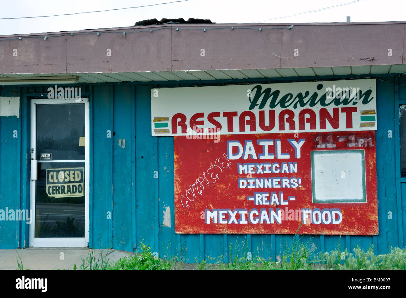 Closed mexican restaurant hi-res stock photography and images - Alamy