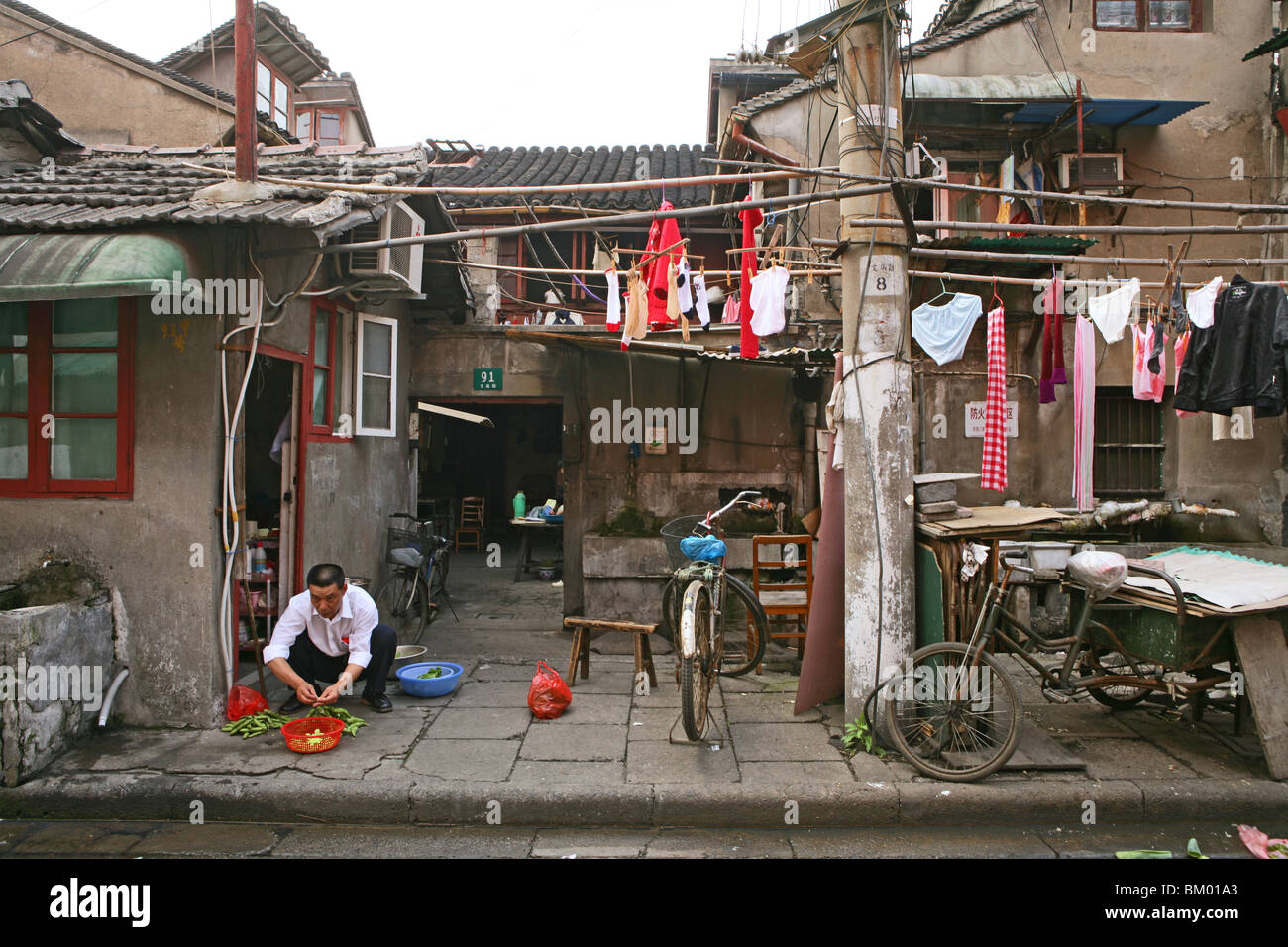 Extreme cleaning house hi-res stock photography and images - Alamy