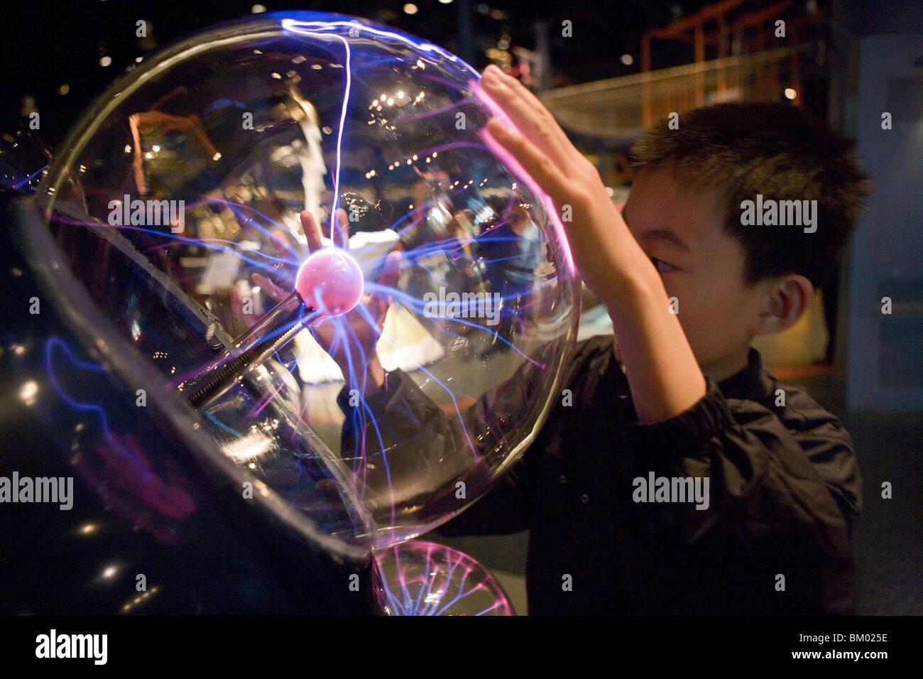 Science and Technology Museum, high voltage bowl, dome, science museum ...