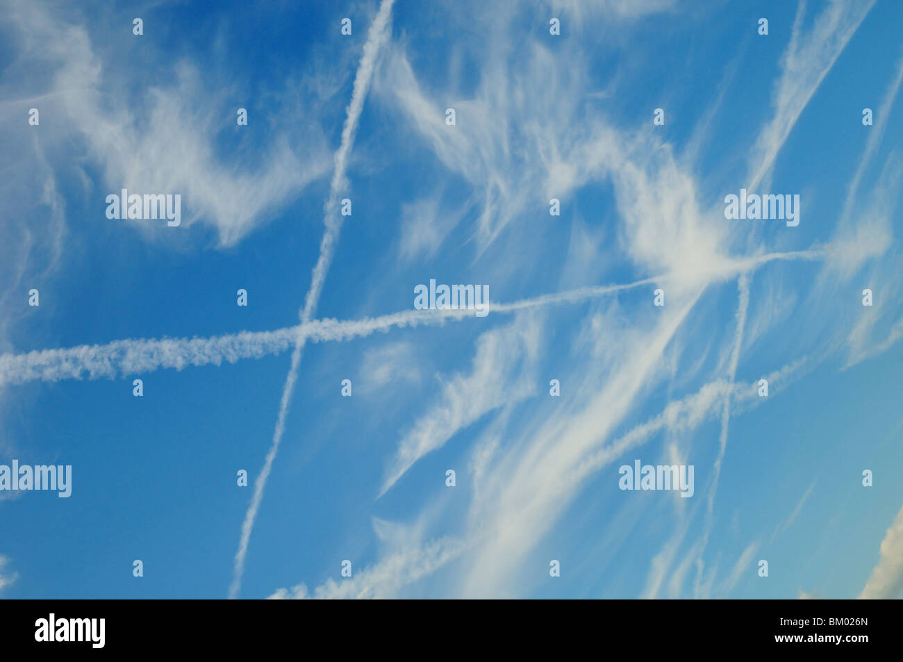 Aircraft contrails hi-res stock photography and images - Alamy