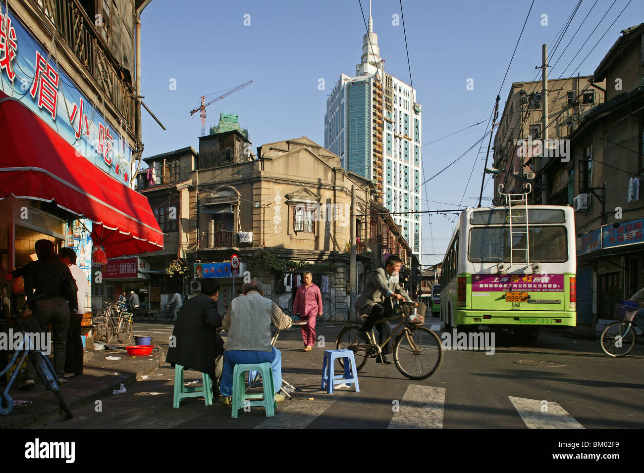 Shanghai street corner hi-res stock photography and images - Alamy