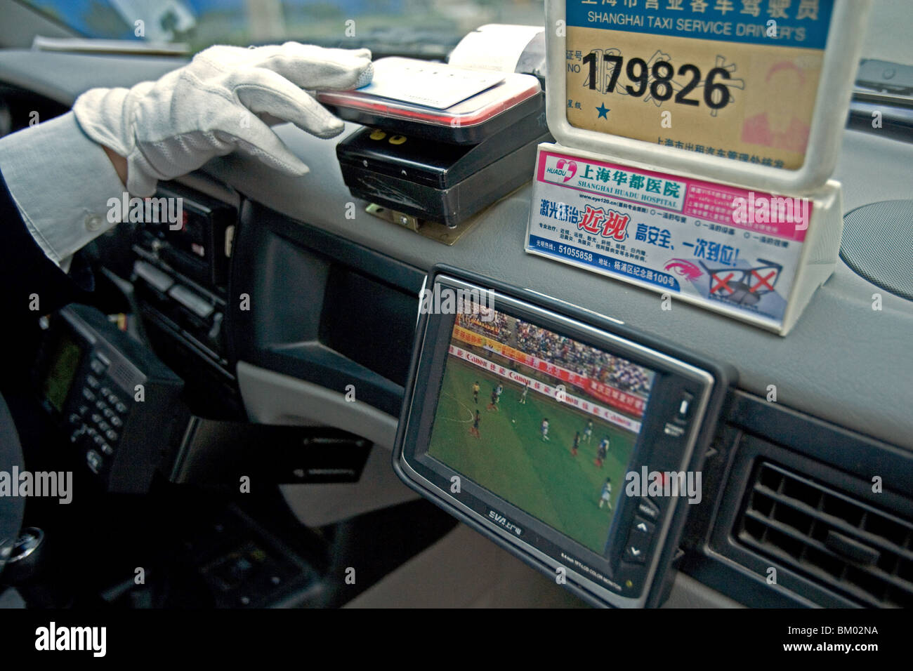 Taxi Shanghai, paying with plastic money, reciept, electronic, cash ...