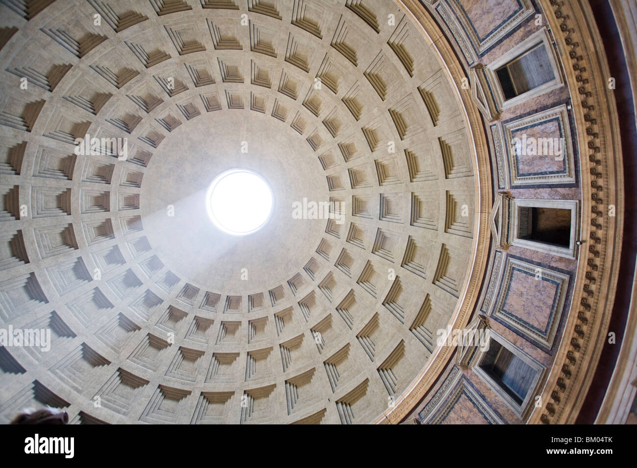 Perpendicular view of the pantheon dome hi-res stock photography and ...