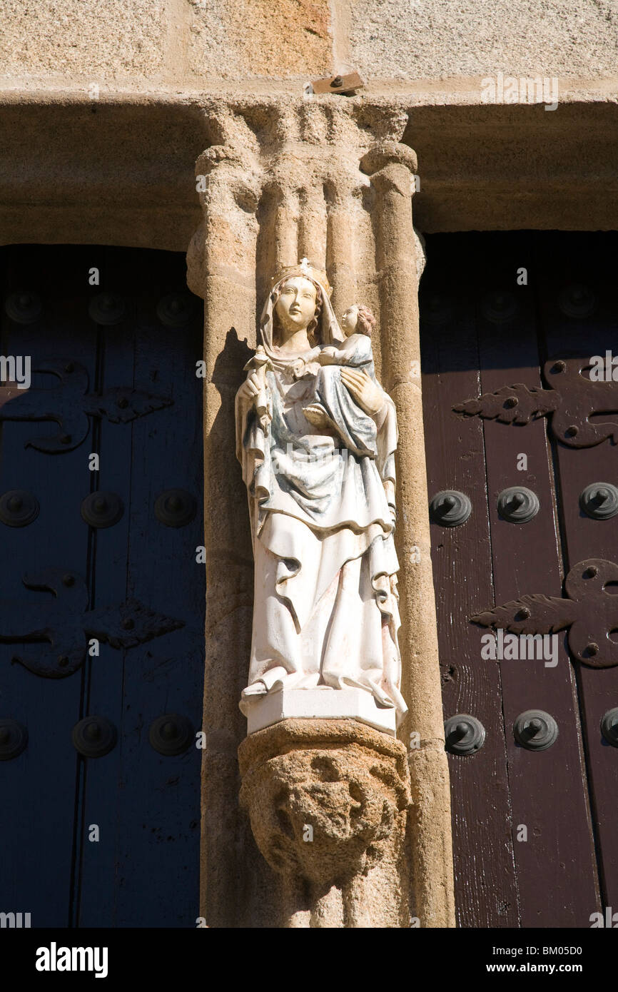Gothic sculpture of the Virgin Mary on the mullion of the cathedral ...