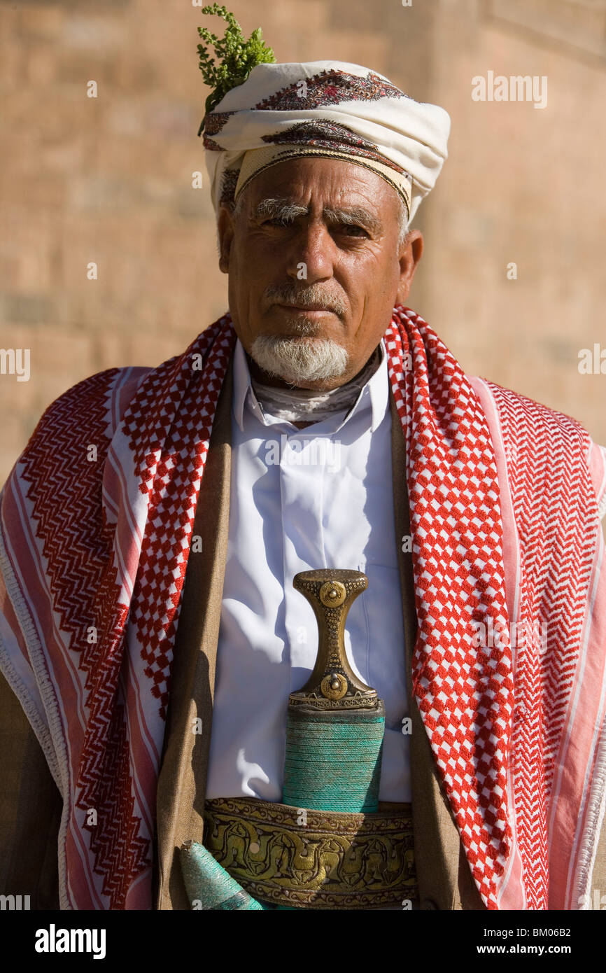 Yemen traditional costume hi-res stock photography and images - Alamy