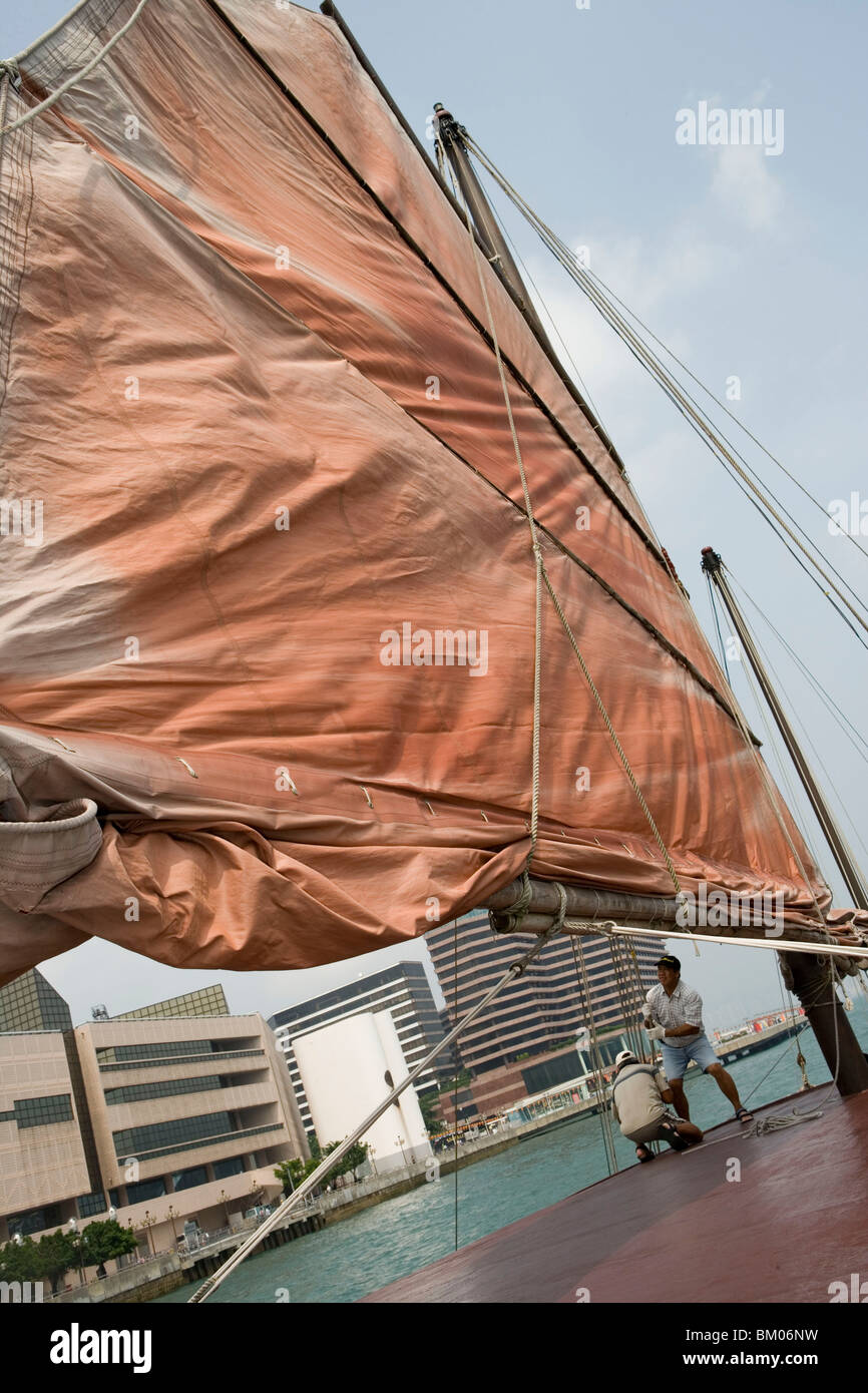 Traditional Junk Sail, Hong Kong Harbour, Hong Kong Stock Photo - Alamy