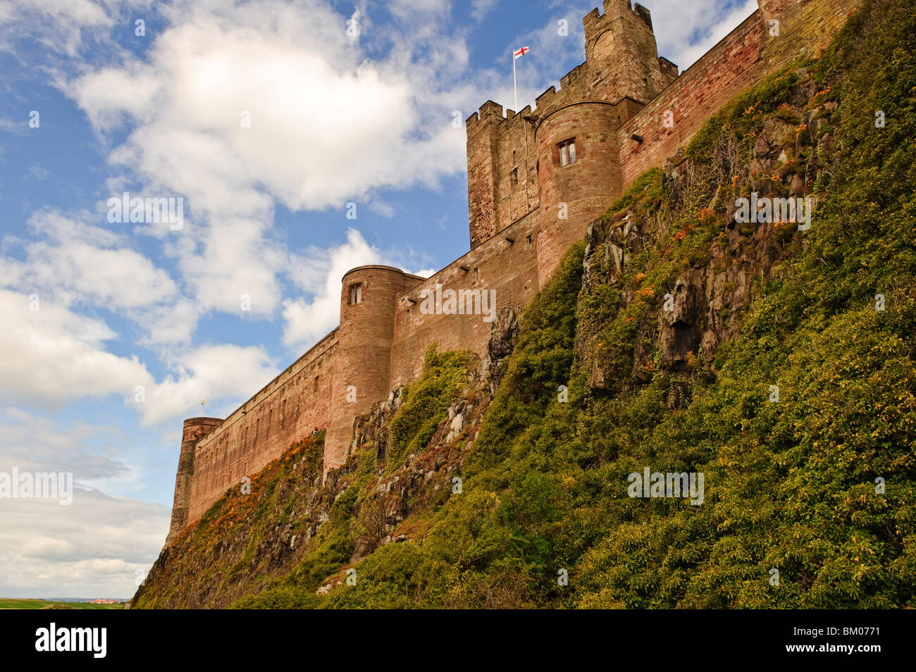 Northumberland castle battlement hi-res stock photography and images ...