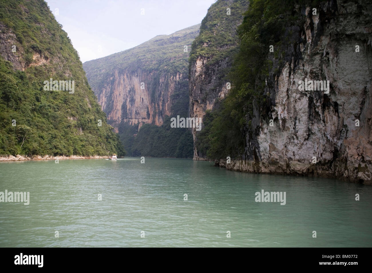 Dragon Gate Gorge, Daning River Lesser Gorges, near Wushan, China Stock ...