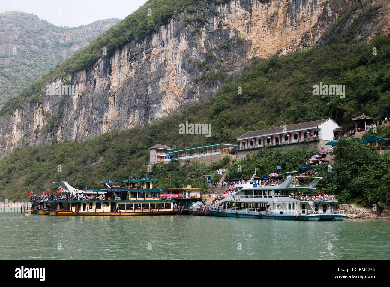 Dragon Gate Gorge High Resolution Stock Photography and Images - Alamy