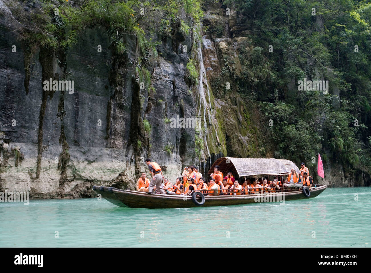 Excursion Boat & Waterfall in Emerald Green Gorge, Daning River Lesser ...