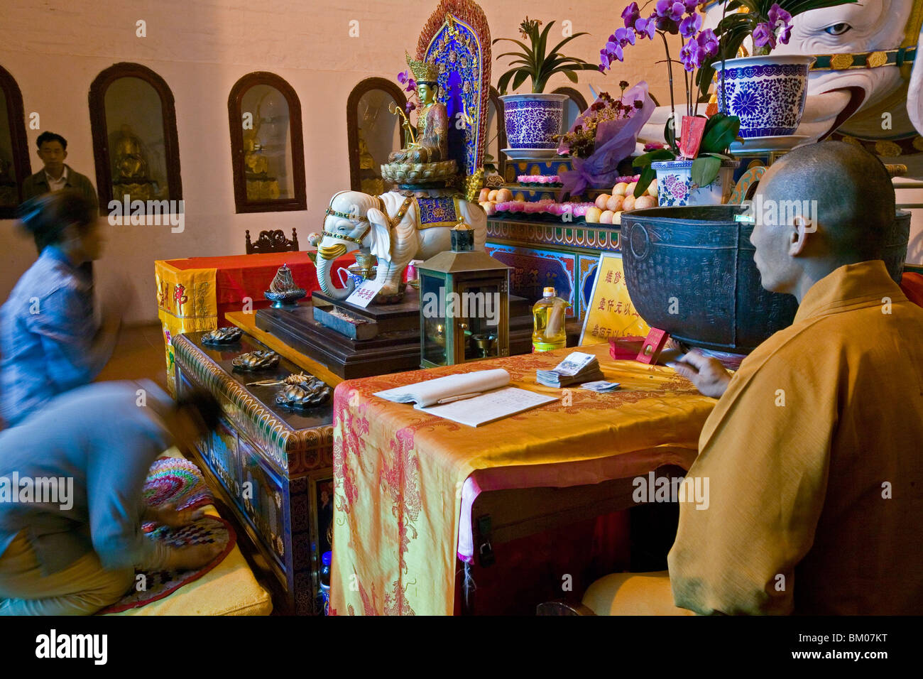 Home altar china pray hi-res stock photography and images - Alamy
