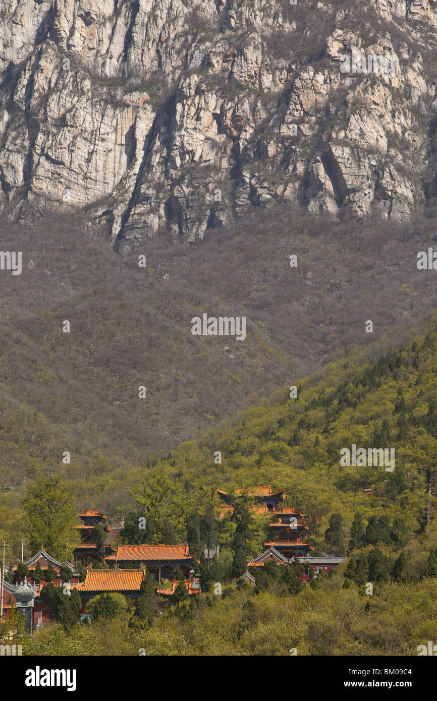 Taoist Buddhist mountain, Song Shan, roofs of the Shaolin Monastery ...