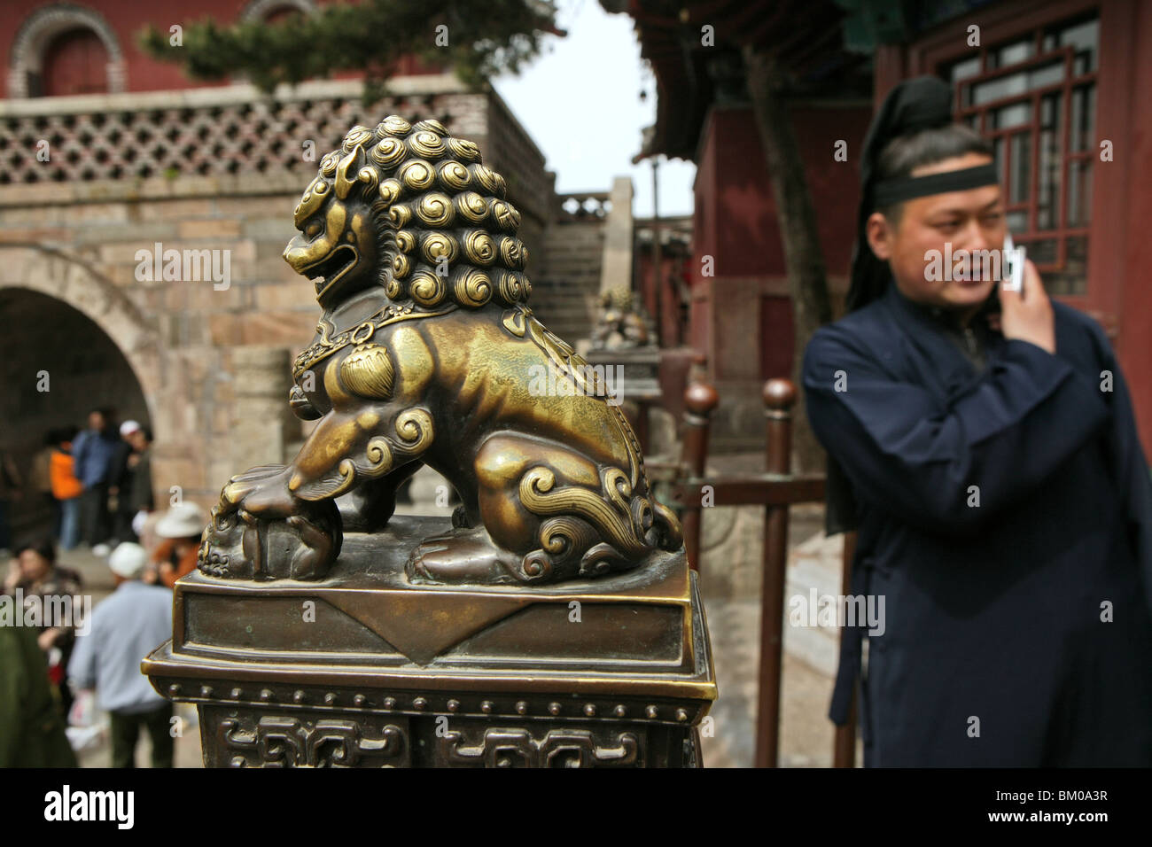 Chinese lion dog hi-res stock photography and images - Alamy