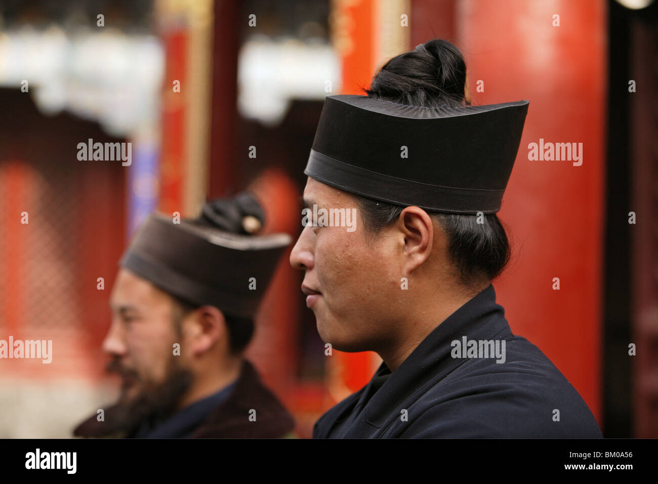 Taoist monk hi-res stock photography and images - Alamy