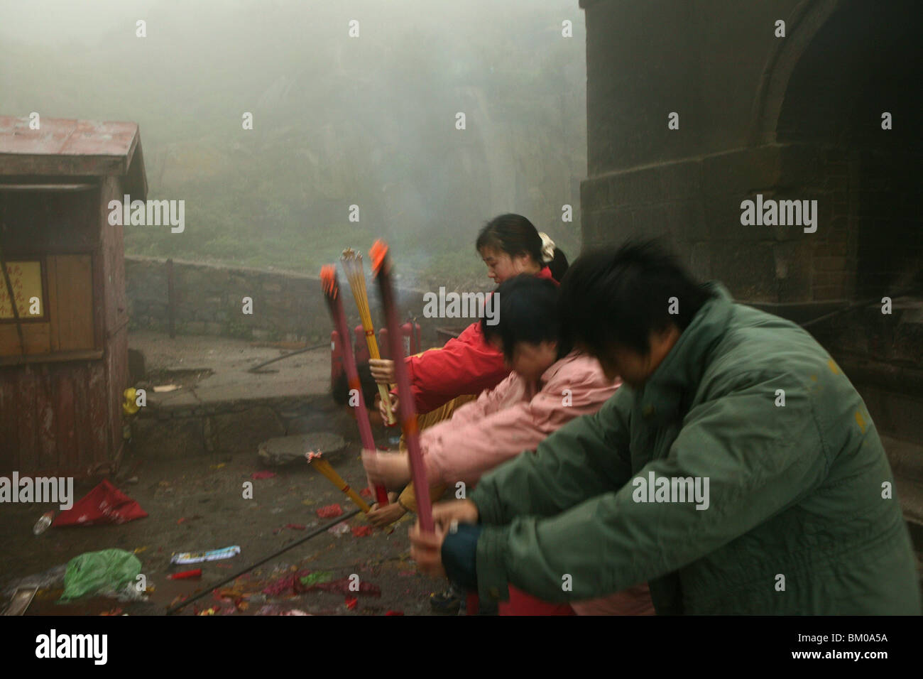 prayers and offerings, Azure Cloud Temple, Tai Shan, Shandong province ...