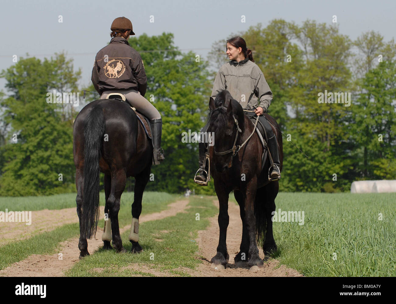 2 two people riding horses together hi-res stock photography and images ...