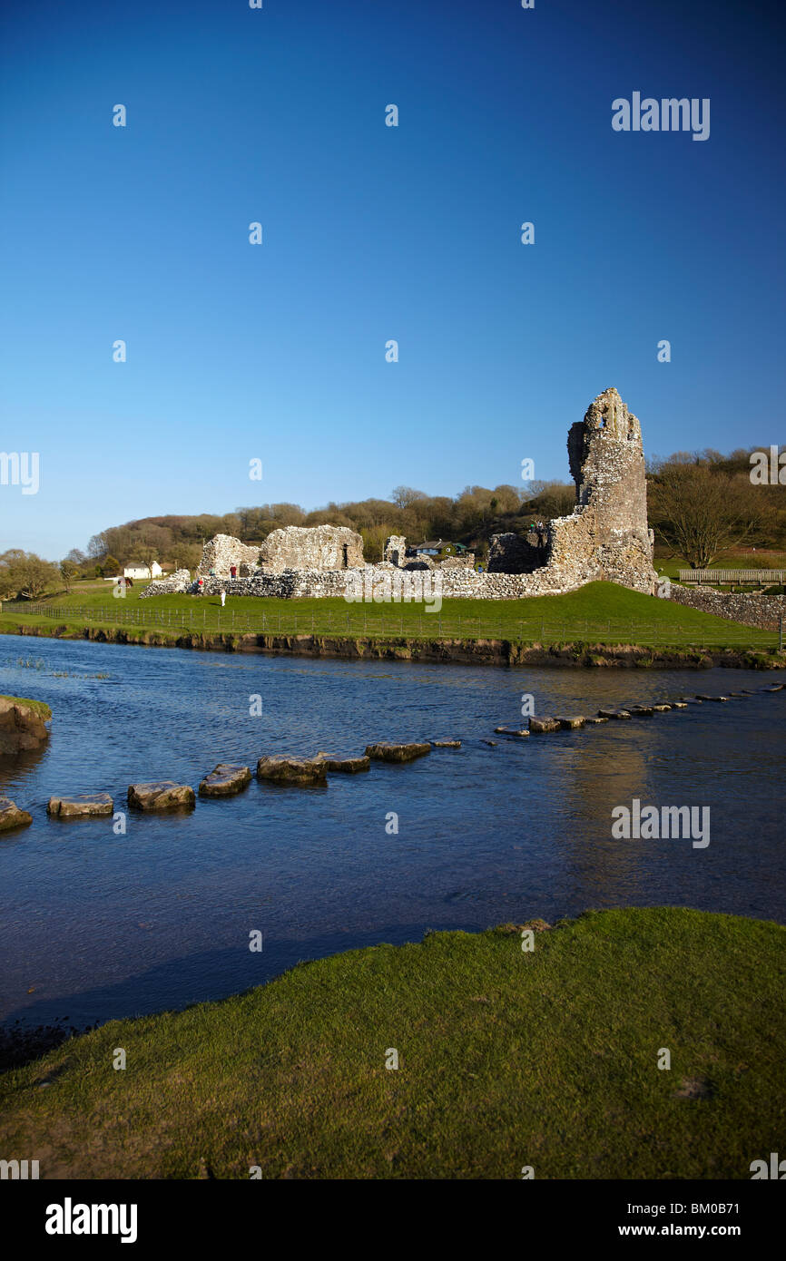 Ogmore castle ruins hi-res stock photography and images - Alamy