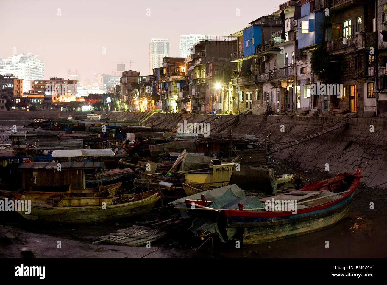 Boats in harbour old city hi-res stock photography and images - Alamy