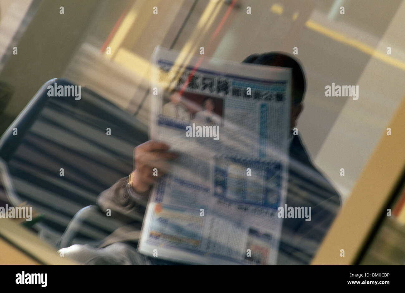 Chinese male reading newspaper hi-res stock photography and images - Alamy