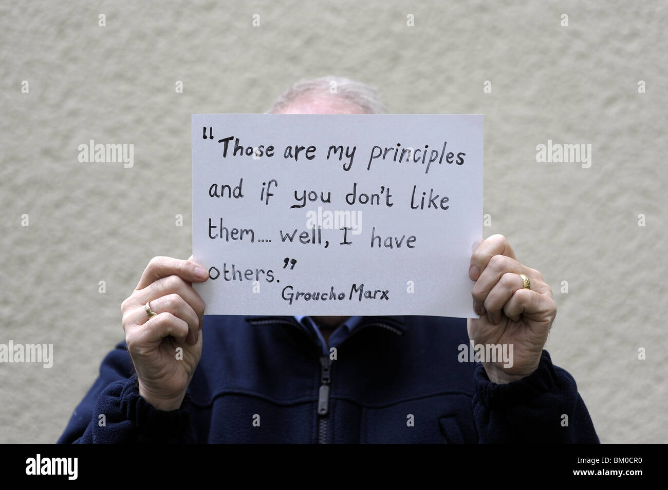 old man holding message Stock Photo - Alamy