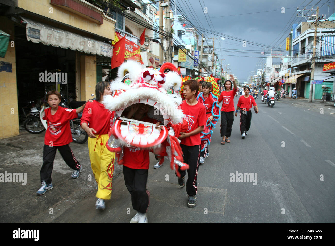 Dragon dance front hi-res stock photography and images - Alamy