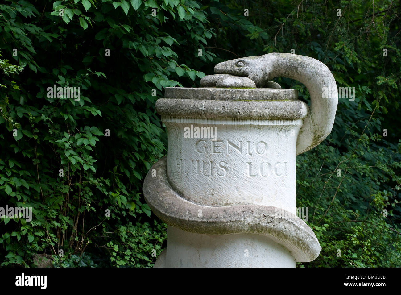 Sculpture of snake hi-res stock photography and images - Alamy