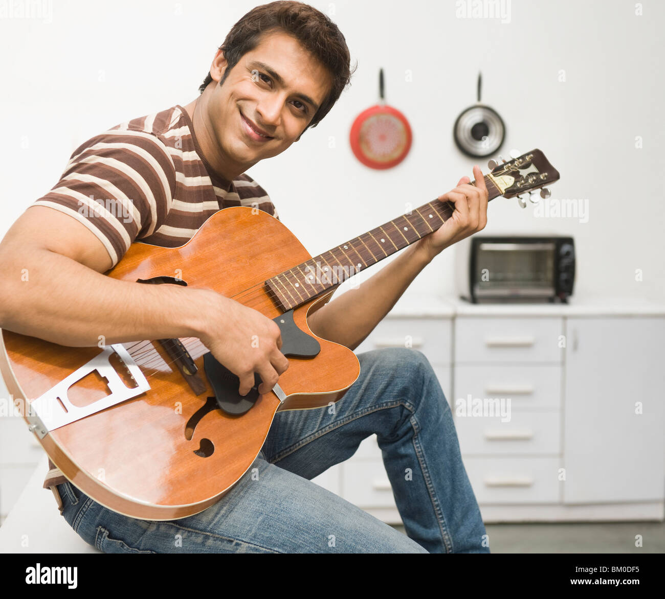 Portrait of a man playing a guitar Stock Photo - Alamy