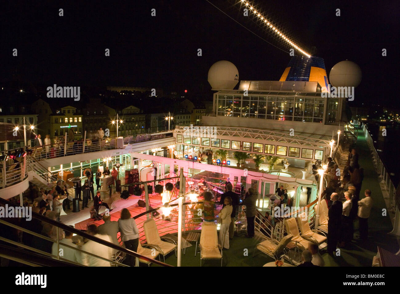 Hot Chocolate Concert on MS Europa Lido Deck, Europa's Beste 2006 ...