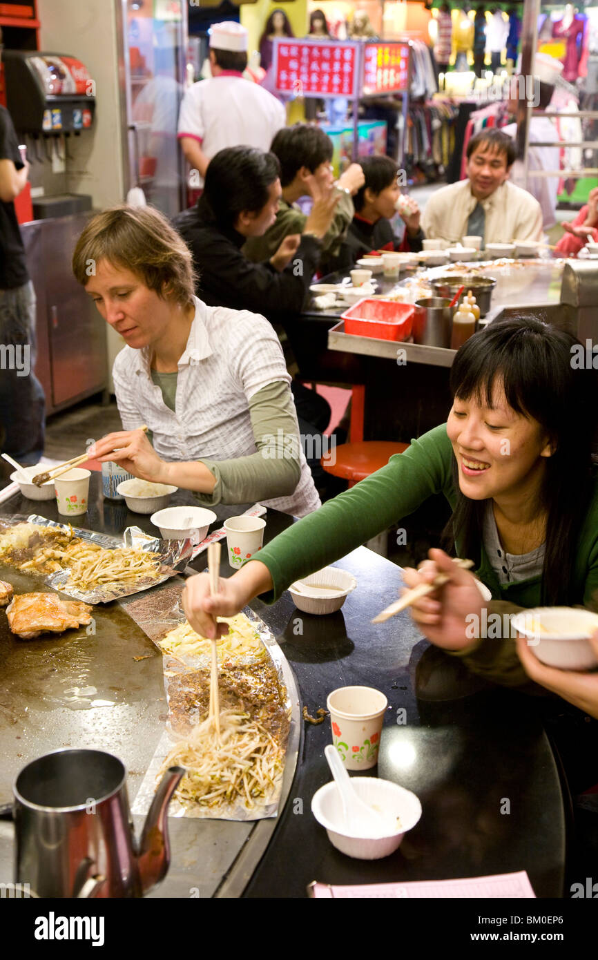 People in a Teppanyaki restaurant at Shilin night market, Taipei ...