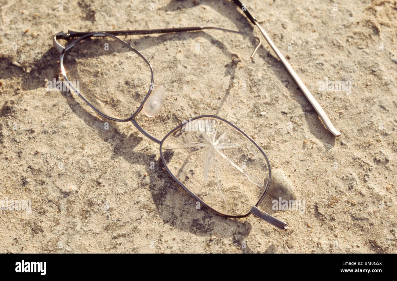 Close-up of broken eyeglasses Stock Photo - Alamy