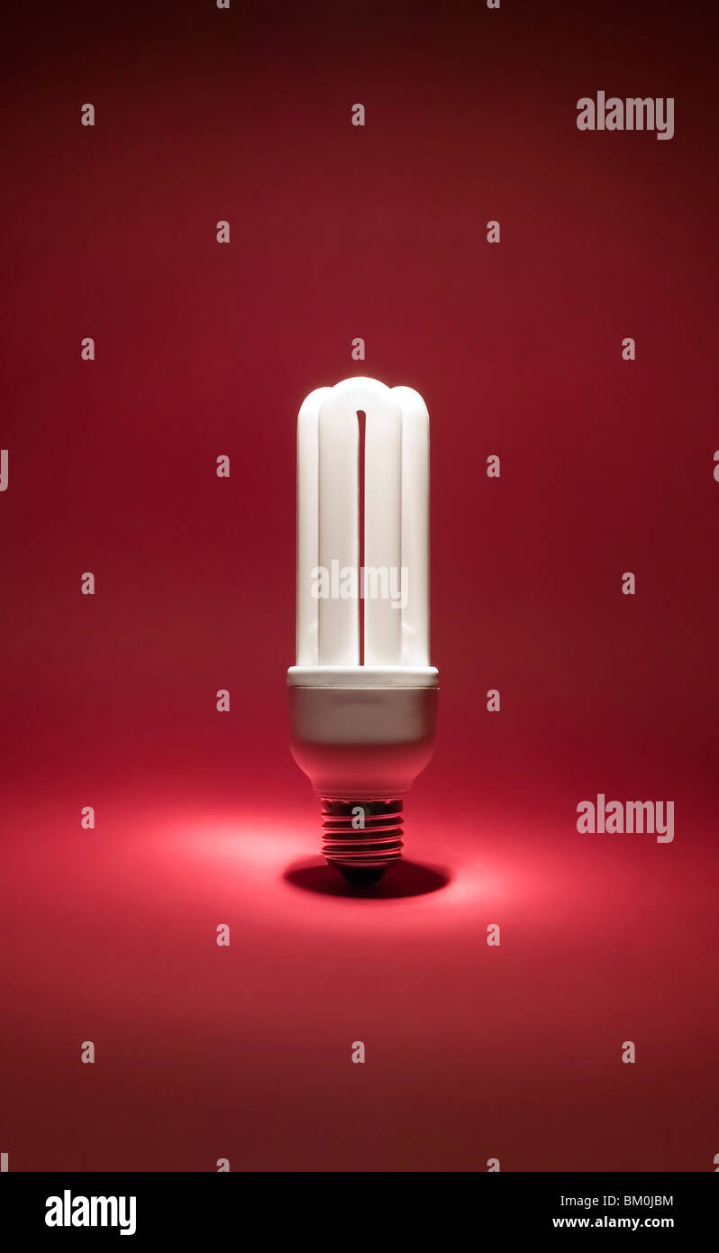 Electric bulb on red background with white light Stock Photo - Alamy
