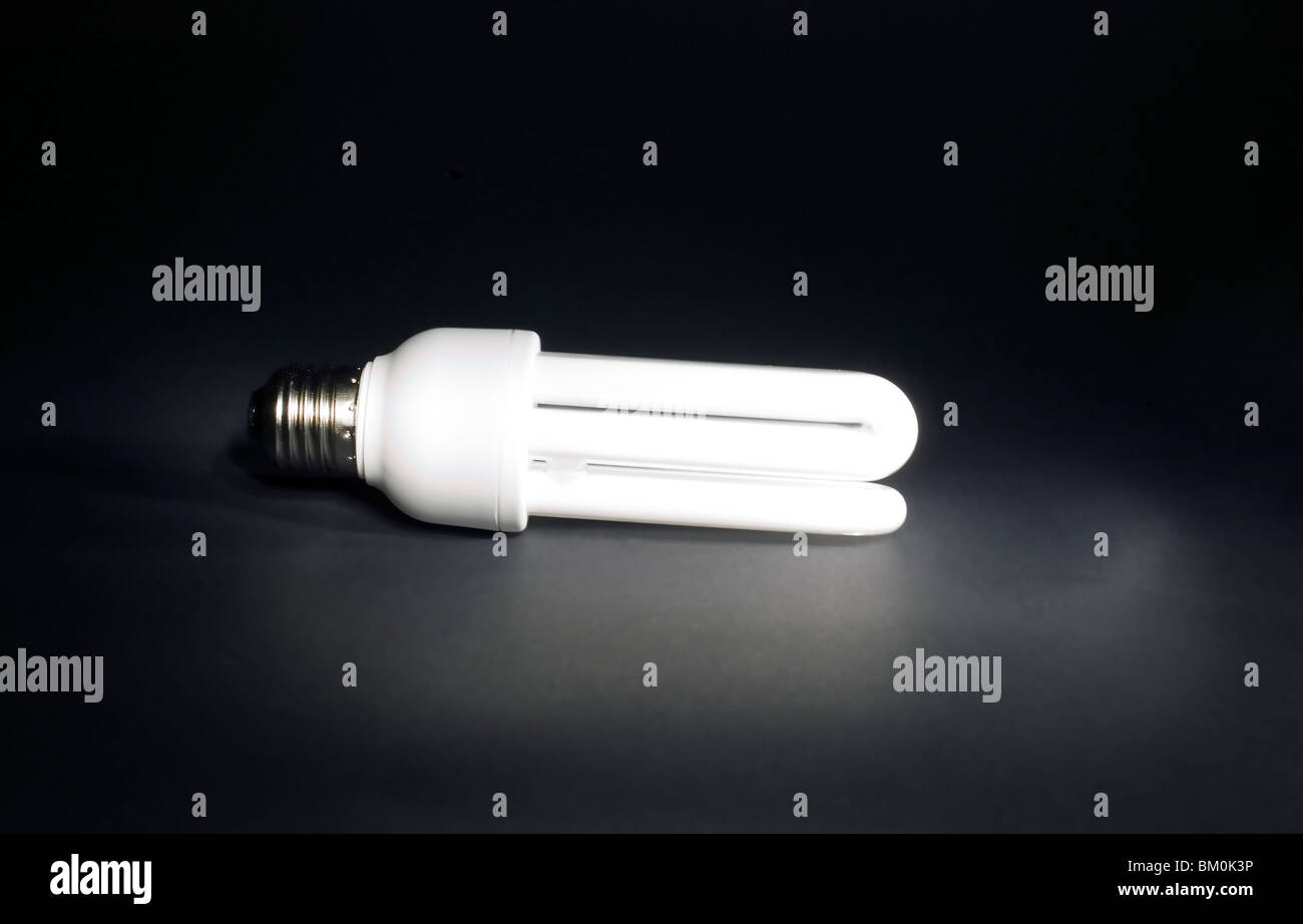 Electric bulb on black background with white light Stock Photo - Alamy