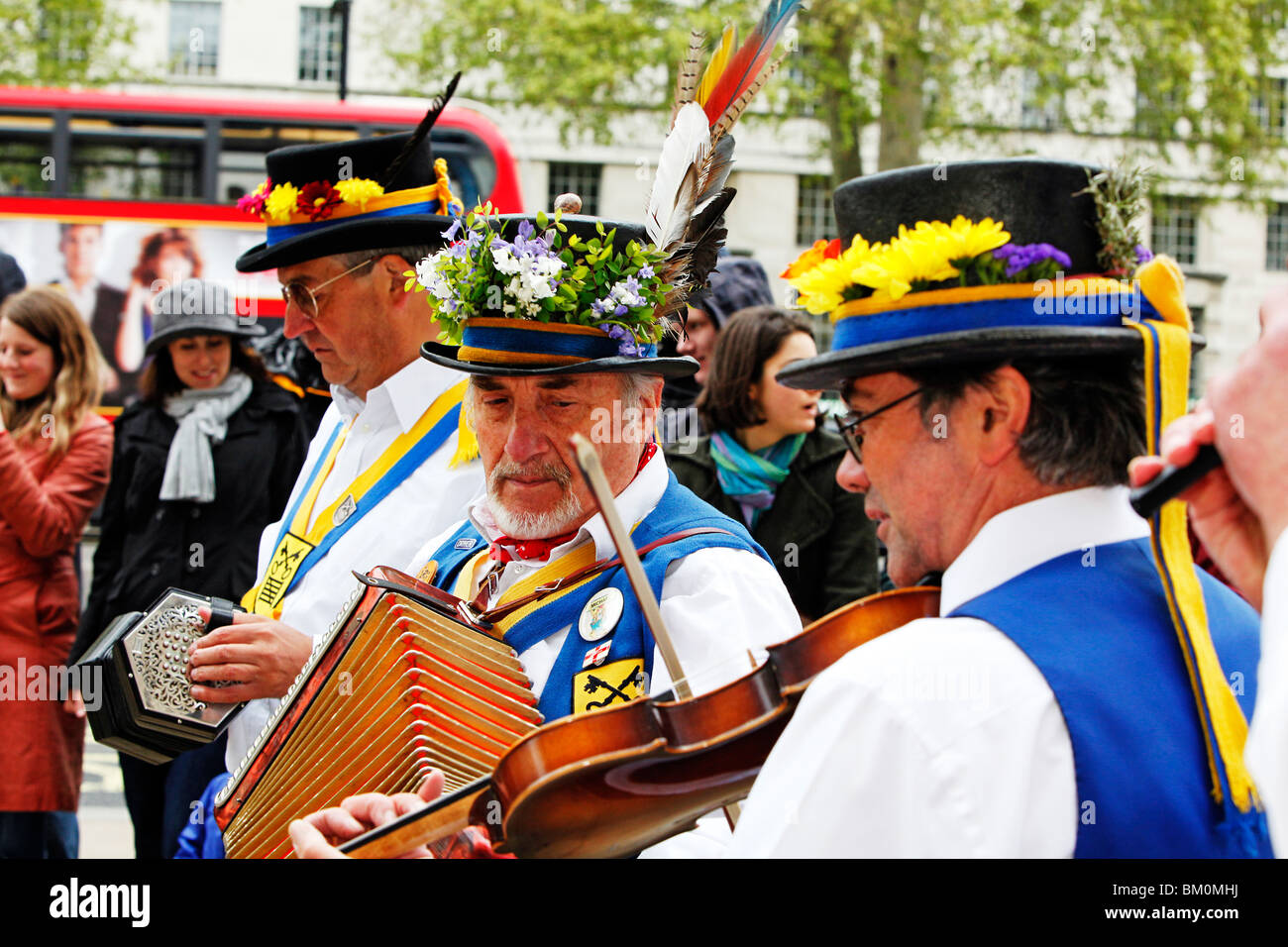 Impromptu dancing hi-res stock photography and images - Alamy