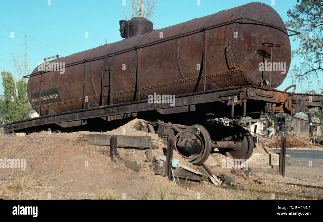 Abandoned railroad tanker car, USA Stock Photo - Alamy
