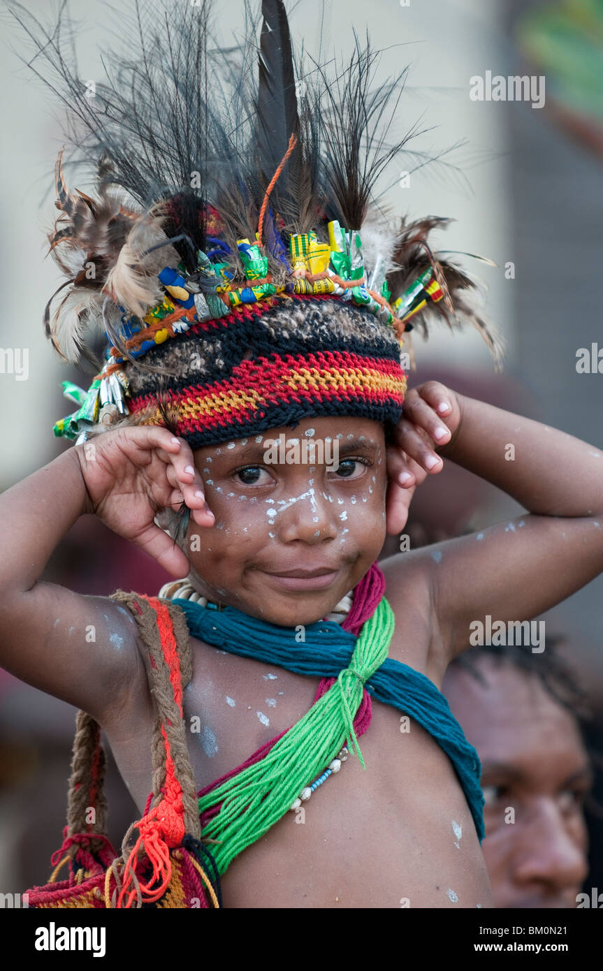 Papua new guinea tribal costume child hi-res stock photography and ...