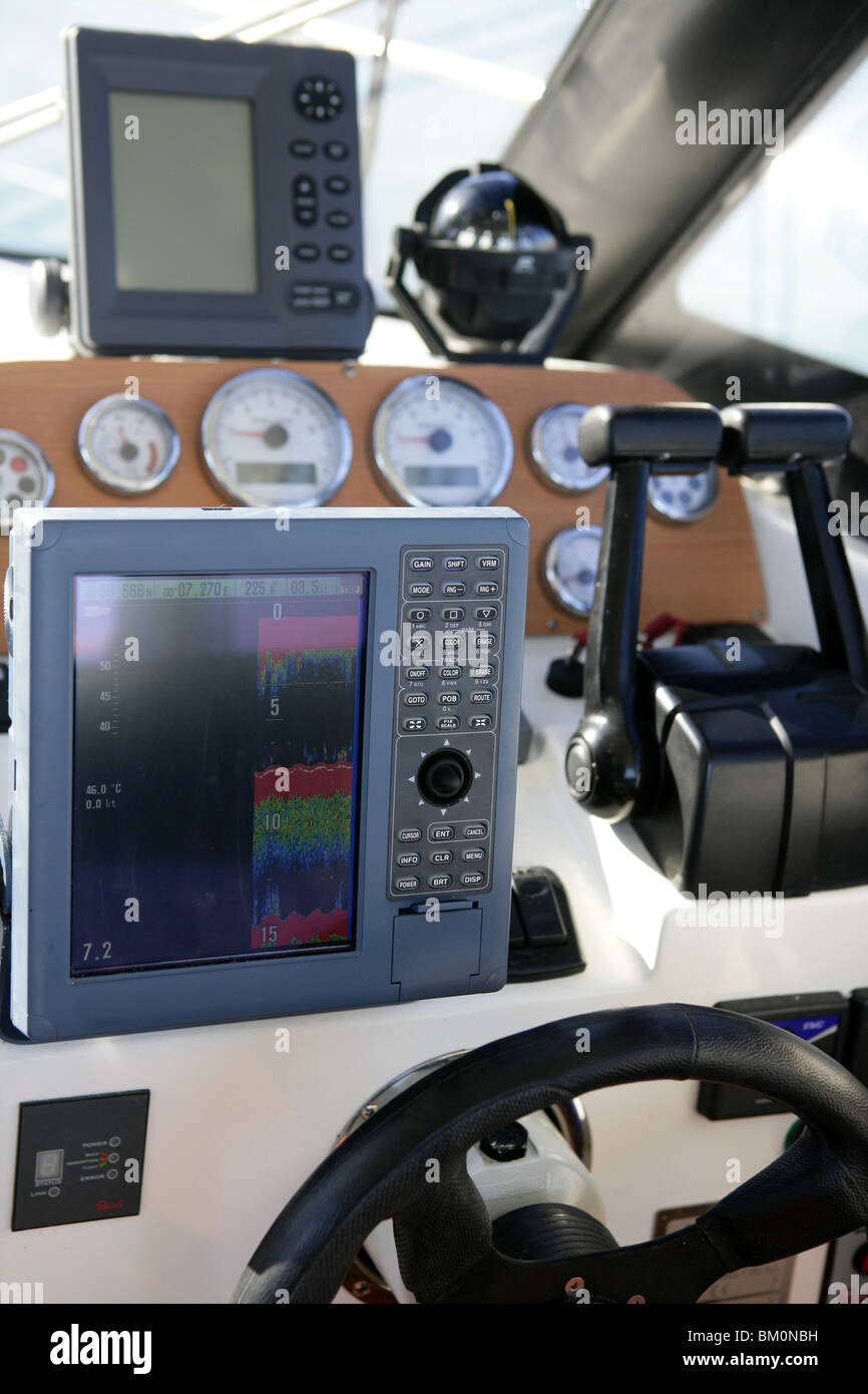 Boat control bridge, plotter, fishfinder, radar, power, compass ...