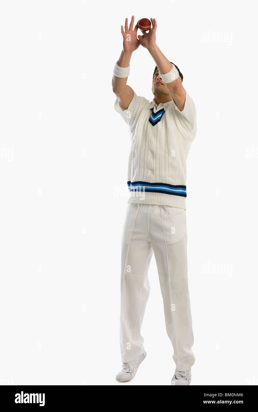 Cricketer catching a ball hi-res stock photography and images - Alamy
