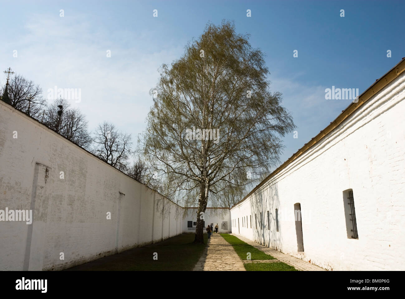 Courtyard ring wall hi-res stock photography and images - Alamy