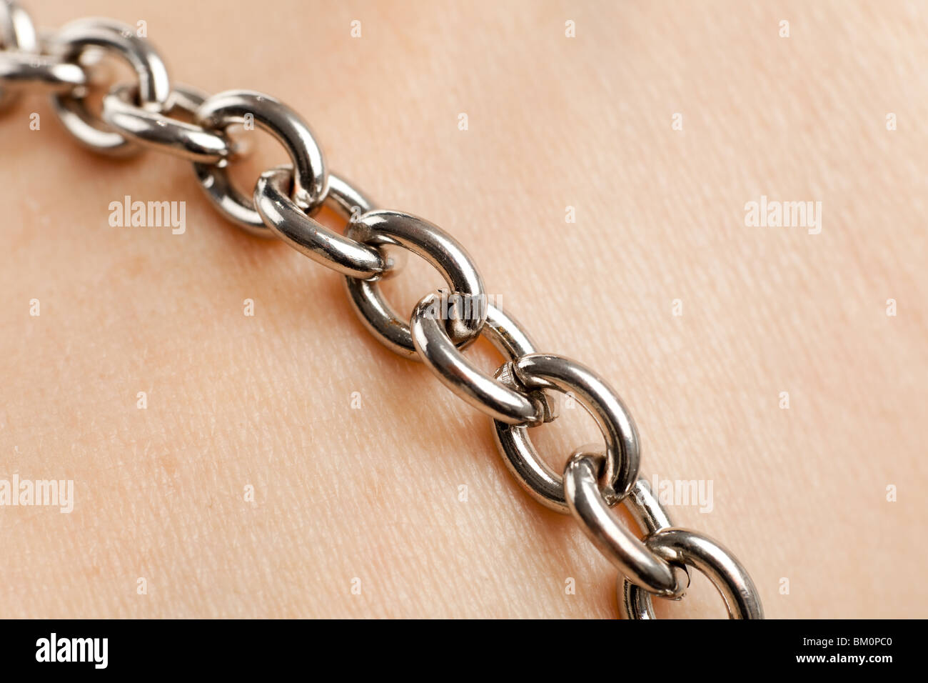 Silver necklace chain hi-res stock photography and images - Alamy