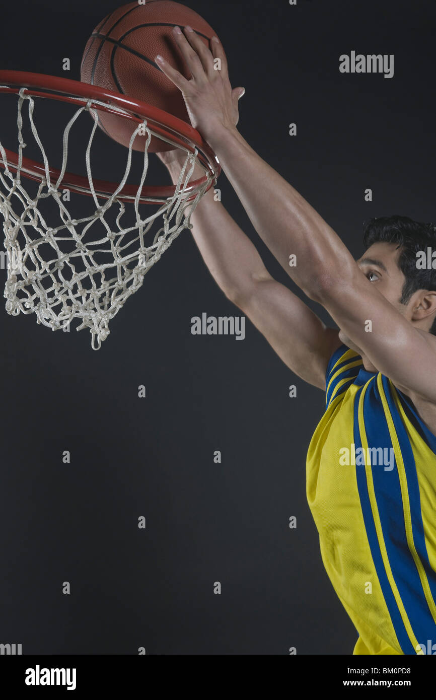 Basketball player dunking a ball Stock Photo - Alamy
